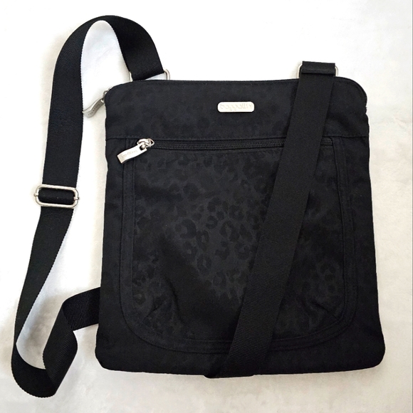 Baggallini | Bags | Baggallini Black Cheetah Animal Print Pocket Slim ...